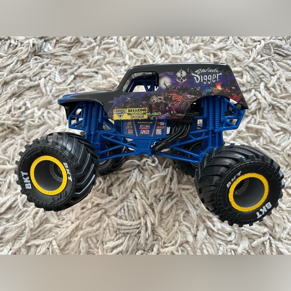 Monster Jam | Toys | Monster Jam Sonuva Digger Monster Truck 24 ...